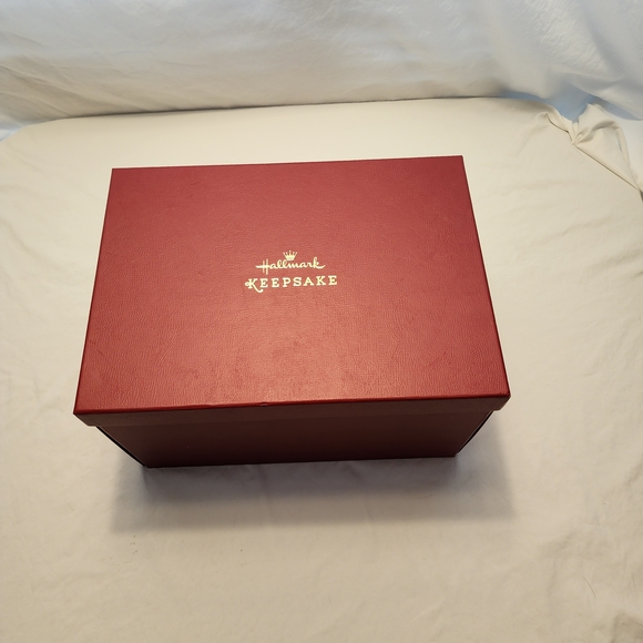 Hallmark | Holiday | Hallmark Keepsake Red Box With Dividers ...